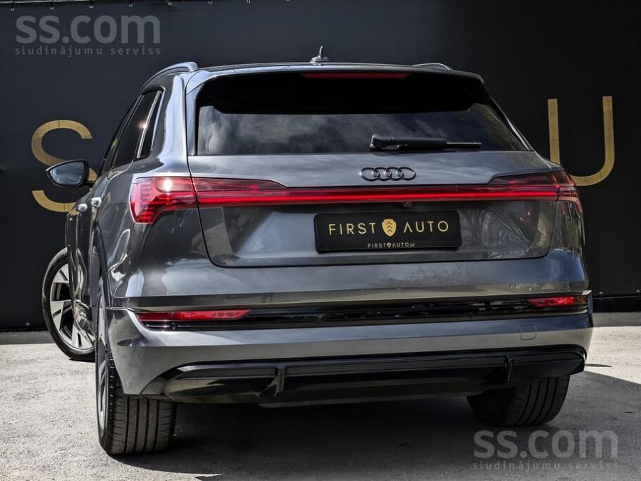 Pelēks Audi E-Tron 2019 Tukums, ar dzinēja tilpumu 0.00 L un nobraukumu 145 tūkst. km par 23990 €, foto 4 vietnē AUTOMOTO.COM.LV