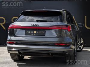 Pelēks Audi E-Tron 2019 Tukums, ar dzinēja tilpumu 0.00 L un nobraukumu 145 tūkst. km par 23990 €, foto 5 vietnē AUTOMOTO.COM.LV