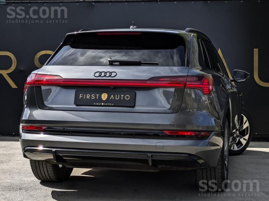 Pelēks Audi E-Tron 2019 Tukums, ar dzinēja tilpumu 0.00 L un nobraukumu 145 tūkst. km par 23990 €, foto 5 vietnē AUTOMOTO.COM.LV