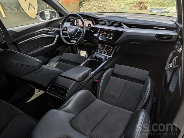Pelēks Audi E-Tron 2019 Tukums, ar dzinēja tilpumu 0.00 L un nobraukumu 145 tūkst. km par 23990 €, foto 5 vietnē AUTOMOTO.COM.LV