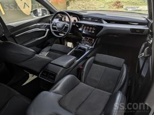 Pelēks Audi E-Tron 2019 Tukums, ar dzinēja tilpumu 0.00 L un nobraukumu 145 tūkst. km par 23990 €, foto 6 vietnē AUTOMOTO.COM.LV