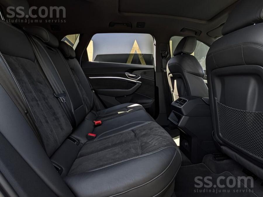 Pelēks Audi E-Tron 2019 Tukums, ar dzinēja tilpumu 0.00 L un nobraukumu 145 tūkst. km par 23990 €, foto 9 vietnē AUTOMOTO.COM.LV