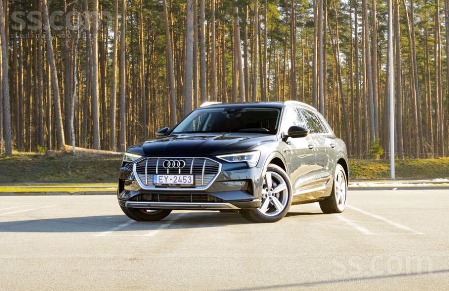 Grey Audi E-Tron 2019 in Riga, with an engine capacity of 0.00 L and mileage of 160 thousand km for 19590 €, photo 4 on AUTOMOTO.COM.LV
