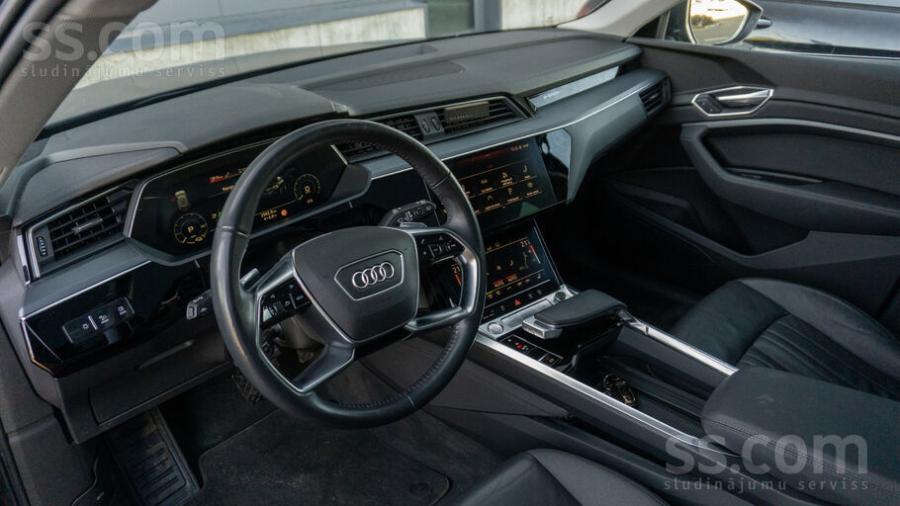 Grey Audi E-Tron 2019 in Riga, with an engine capacity of 0.00 L and mileage of 160 thousand km for 19590 €, photo 10 on AUTOMOTO.COM.LV