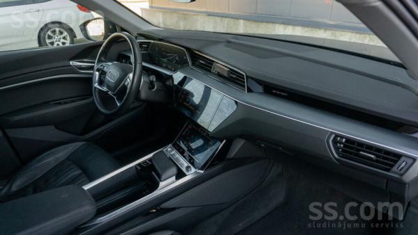 Grey Audi E-Tron 2019 in Riga, with an engine capacity of 0.00 L and mileage of 160 thousand km for 19590 €, photo 10 on AUTOMOTO.COM.LV