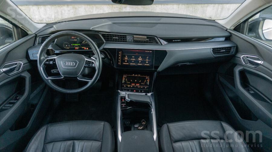 Grey Audi E-Tron 2019 in Riga, with an engine capacity of 0.00 L and mileage of 160 thousand km for 19590 €, photo 12 on AUTOMOTO.COM.LV