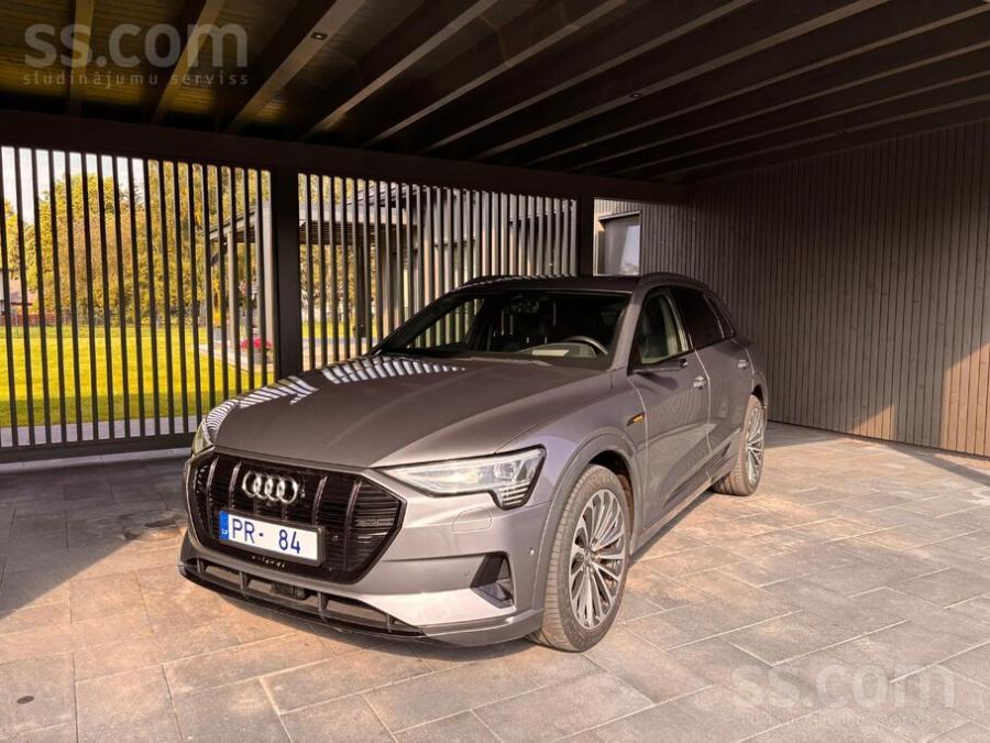 Grey Audi E-Tron 2019 in Cesis, with an engine capacity of 0.00 L and mileage of 164 thousand km for 27600 €, photo 1 on AUTOMOTO.COM.LV