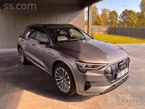 Grey Audi E-Tron 2019 in Cesis, with an engine capacity of 0.00 L and mileage of 164 thousand km for 27600 €, photo 5 on AUTOMOTO.COM.LV