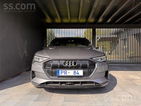 Grey Audi E-Tron 2019 in Cesis, with an engine capacity of 0.00 L and mileage of 164 thousand km for 27600 €, photo 6 on AUTOMOTO.COM.LV