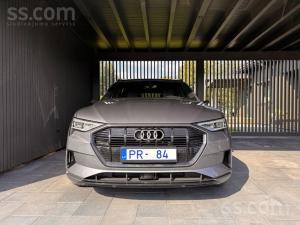 Grey Audi E-Tron 2019 in Cesis, with an engine capacity of 0.00 L and mileage of 164 thousand km for 27600 €, photo 7 on AUTOMOTO.COM.LV