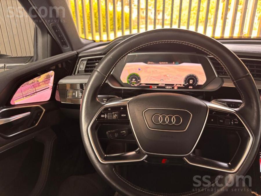 Grey Audi E-Tron 2019 in Cesis, with an engine capacity of 0.00 L and mileage of 164 thousand km for 27600 €, photo 8 on AUTOMOTO.COM.LV