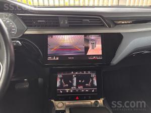 Grey Audi E-Tron 2019 in Cesis, with an engine capacity of 0.00 L and mileage of 164 thousand km for 27600 €, photo 9 on AUTOMOTO.COM.LV