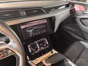 Grey Audi E-Tron 2019 in Cesis, with an engine capacity of 0.00 L and mileage of 164 thousand km for 27600 €, photo 10 on AUTOMOTO.COM.LV