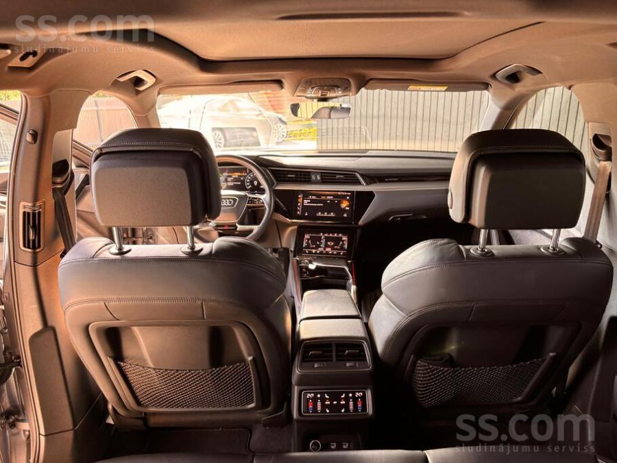 Grey Audi E-Tron 2019 in Cesis, with an engine capacity of 0.00 L and mileage of 164 thousand km for 27600 €, photo 12 on AUTOMOTO.COM.LV
