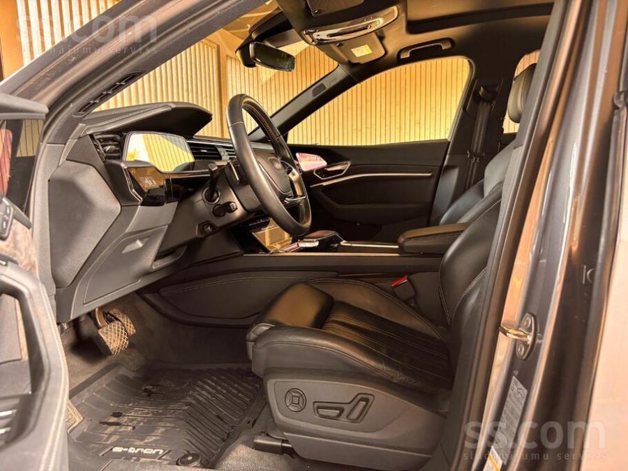 Grey Audi E-Tron 2019 in Cesis, with an engine capacity of 0.00 L and mileage of 164 thousand km for 27600 €, photo 17 on AUTOMOTO.COM.LV