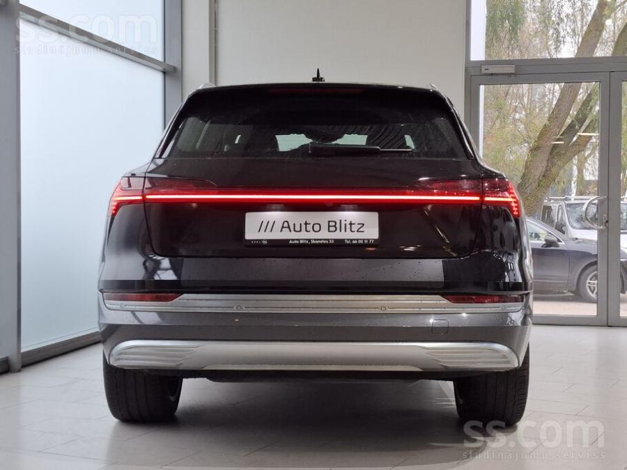 Pelēks Audi E-Tron 2019 Rīga, ar dzinēja tilpumu 0.00 L un nobraukumu 90 tūkst. km par 25900 €, foto 4 vietnē AUTOMOTO.COM.LV