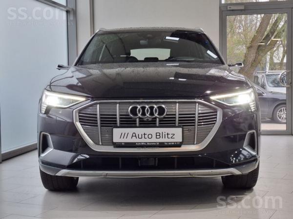 Pelēks Audi E-Tron 2019 Rīga, ar dzinēja tilpumu 0.00 L un nobraukumu 90 tūkst. km par 25900 €, foto 4 vietnē AUTOMOTO.COM.LV