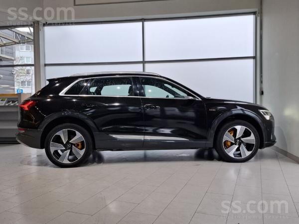 Pelēks Audi E-Tron 2019 Rīga, ar dzinēja tilpumu 0.00 L un nobraukumu 90 tūkst. km par 25900 €, foto 5 vietnē AUTOMOTO.COM.LV