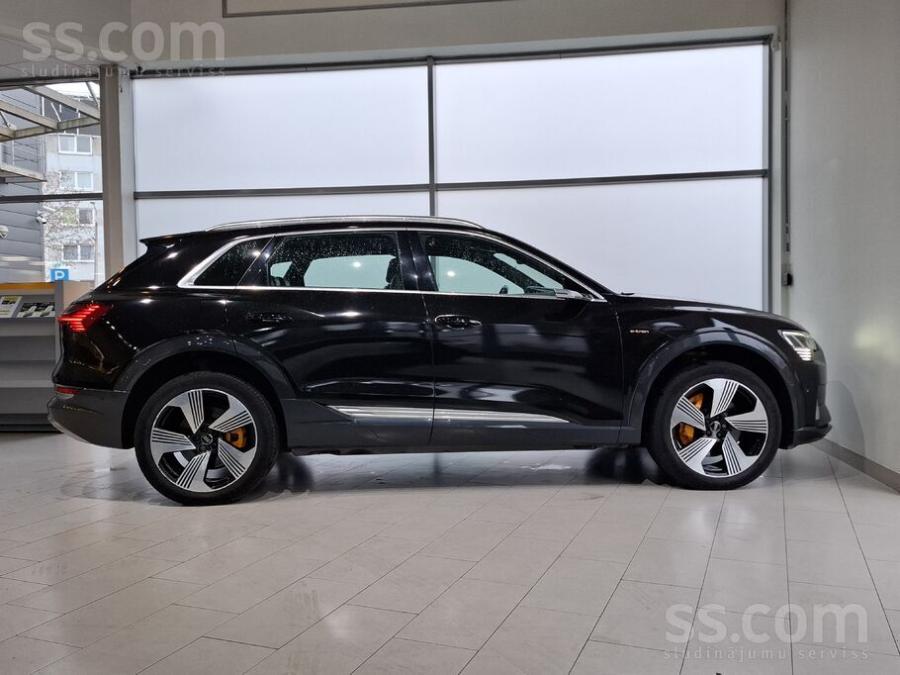 Pelēks Audi E-Tron 2019 Rīga, ar dzinēja tilpumu 0.00 L un nobraukumu 90 tūkst. km par 25900 €, foto 6 vietnē AUTOMOTO.COM.LV