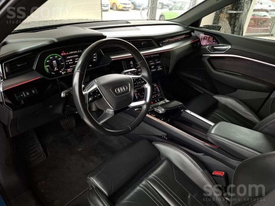 Pelēks Audi E-Tron 2019 Rīga, ar dzinēja tilpumu 0.00 L un nobraukumu 90 tūkst. km par 25900 €, foto 7 vietnē AUTOMOTO.COM.LV