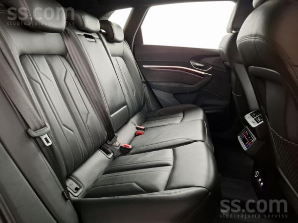 Pelēks Audi E-Tron 2019 Rīga, ar dzinēja tilpumu 0.00 L un nobraukumu 90 tūkst. km par 25900 €, foto 10 vietnē AUTOMOTO.COM.LV
