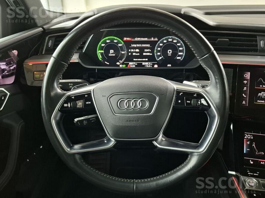 Pelēks Audi E-Tron 2019 Rīga, ar dzinēja tilpumu 0.00 L un nobraukumu 90 tūkst. km par 25900 €, foto 26 vietnē AUTOMOTO.COM.LV