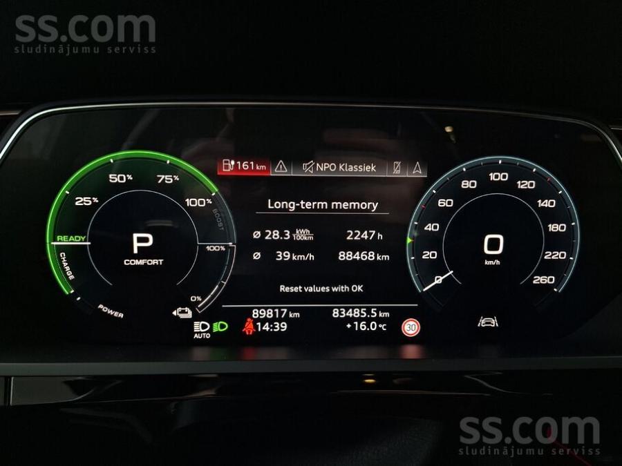 Pelēks Audi E-Tron 2019 Rīga, ar dzinēja tilpumu 0.00 L un nobraukumu 90 tūkst. km par 25900 €, foto 27 vietnē AUTOMOTO.COM.LV