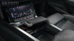 Grey Audi E-Tron 2019 in Riga, with an engine capacity of 0.00 L and mileage of 130 thousand km for 27000 €, photo 7 on AUTOMOTO.COM.LV