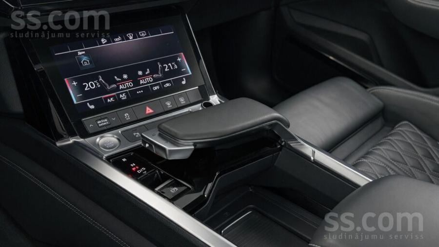 Grey Audi E-Tron 2019 in Riga, with an engine capacity of 0.00 L and mileage of 130 thousand km for 27000 €, photo 7 on AUTOMOTO.COM.LV