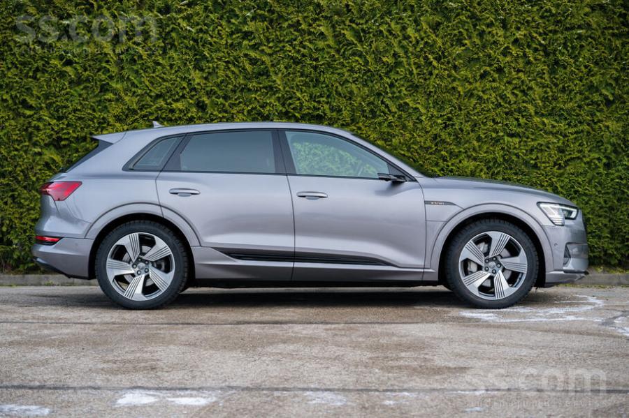 Grey Audi E-Tron 2019 in Riga, with an engine capacity of 0.00 L and mileage of 107 thousand km for 26990 €, photo 5 on AUTOMOTO.COM.LV