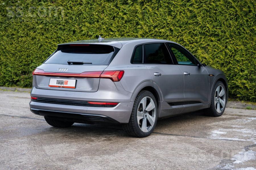 Grey Audi E-Tron 2019 in Riga, with an engine capacity of 0.00 L and mileage of 107 thousand km for 26990 €, photo 6 on AUTOMOTO.COM.LV