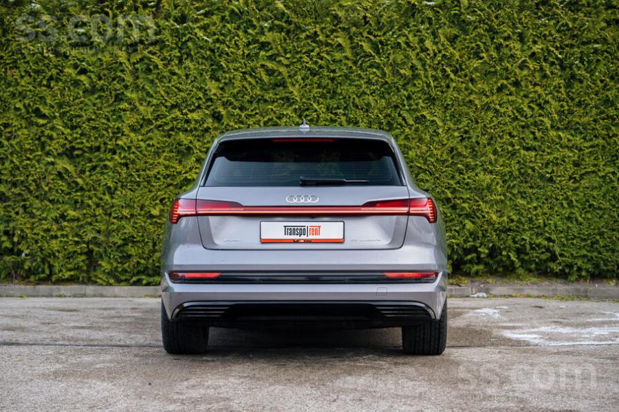 Grey Audi E-Tron 2019 in Riga, with an engine capacity of 0.00 L and mileage of 107 thousand km for 26990 €, photo 7 on AUTOMOTO.COM.LV