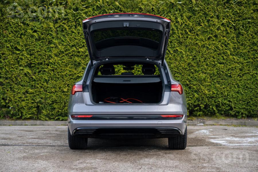 Grey Audi E-Tron 2019 in Riga, with an engine capacity of 0.00 L and mileage of 107 thousand km for 26990 €, photo 8 on AUTOMOTO.COM.LV
