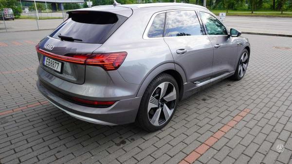 Grey Audi E-Tron 2019 in Kaunas, with an engine capacity of 0.00 L and mileage of 189 thousand km for 24500 €, photo 3 on AUTOMOTO.COM.LV