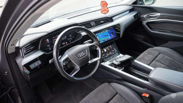 Grey Audi E-Tron 2019 in Kaunas, with an engine capacity of 0.00 L and mileage of 189 thousand km for 24500 €, photo 6 on AUTOMOTO.COM.LV