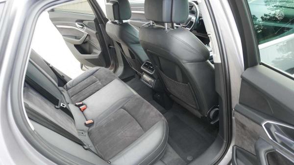 Grey Audi E-Tron 2019 in Kaunas, with an engine capacity of 0.00 L and mileage of 189 thousand km for 24500 €, photo 8 on AUTOMOTO.COM.LV