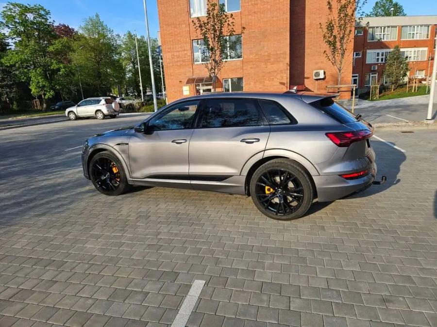 Pelēks Audi E-Tron 2019 Rīga, ar dzinēja tilpumu 0.00 L un nobraukumu 101 tūkst. km par 28000 €, foto 4 vietnē AUTOMOTO.COM.LV