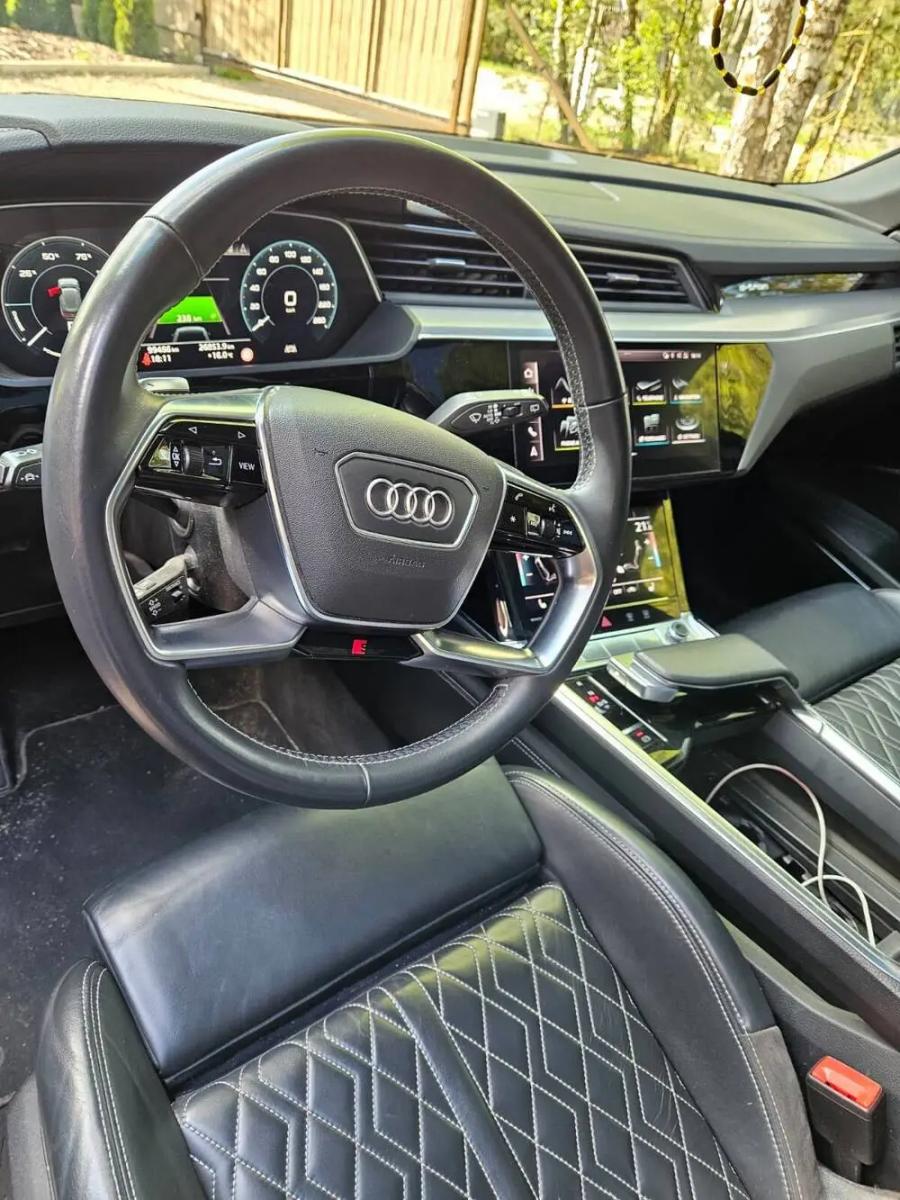 Pelēks Audi E-Tron 2019 Rīga, ar dzinēja tilpumu 0.00 L un nobraukumu 101 tūkst. km par 28000 €, foto 12 vietnē AUTOMOTO.COM.LV