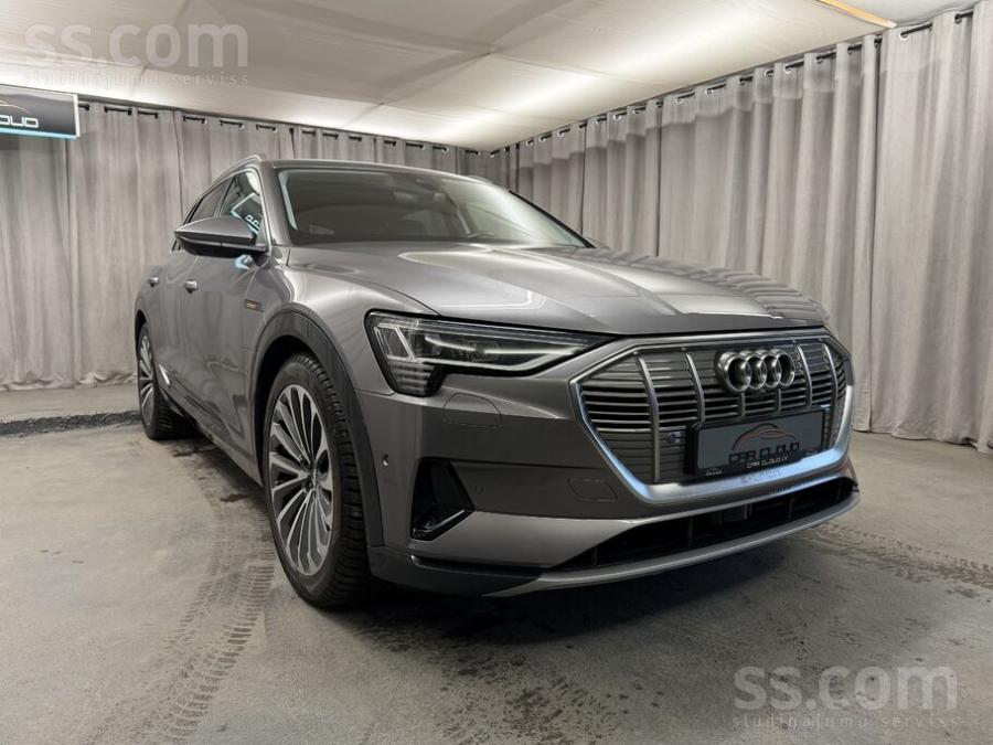 Grey Audi E-Tron 2019 in Riga, with an engine capacity of 0.00 L and mileage of 65 thousand km for 31990 €, photo 4 on AUTOMOTO.COM.LV