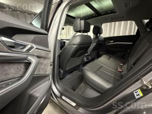 Grey Audi E-Tron 2019 in Riga, with an engine capacity of 0.00 L and mileage of 65 thousand km for 31990 €, photo 9 on AUTOMOTO.COM.LV