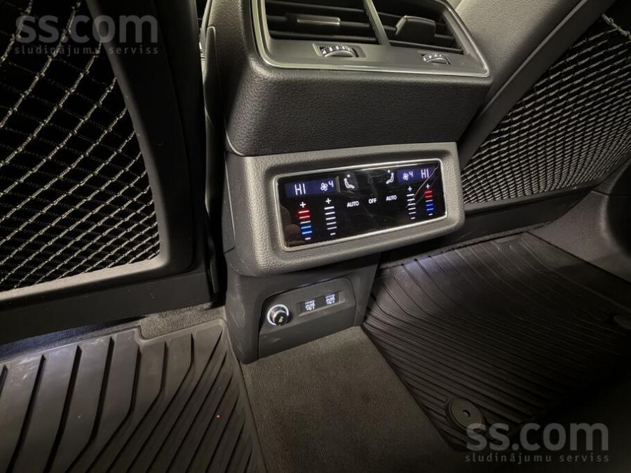 Grey Audi E-Tron 2019 in Riga, with an engine capacity of 0.00 L and mileage of 65 thousand km for 31990 €, photo 15 on AUTOMOTO.COM.LV