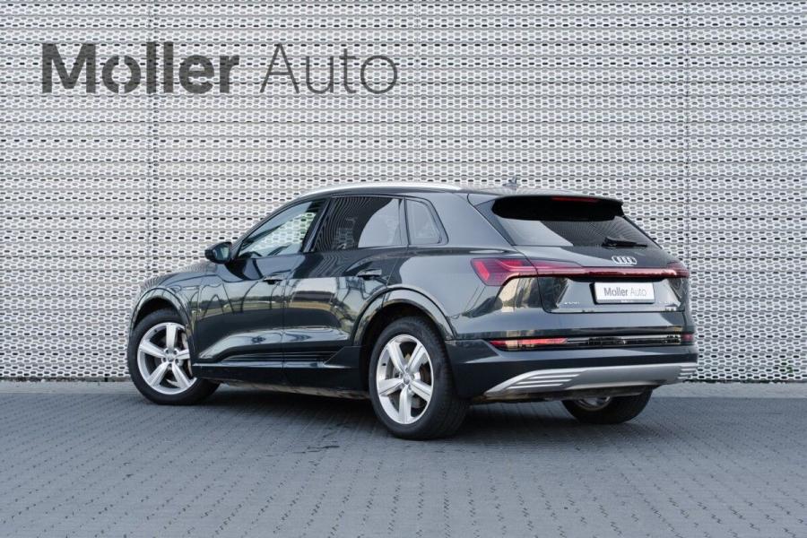 Pelēks Audi E-Tron 2019 Mārupe, ar dzinēja tilpumu 0.00 L un nobraukumu 106 tūkst. km par 24450 €, foto 4 vietnē AUTOMOTO.COM.LV