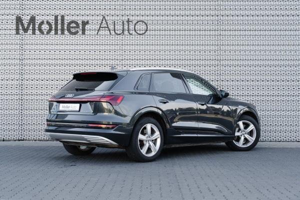 Pelēks Audi E-Tron 2019 Mārupe, ar dzinēja tilpumu 0.00 L un nobraukumu 106 tūkst. km par 24450 €, foto 4 vietnē AUTOMOTO.COM.LV
