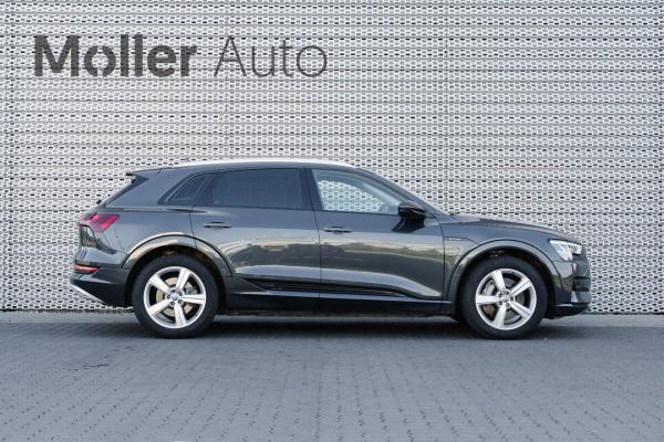 Pelēks Audi E-Tron 2019 Mārupe, ar dzinēja tilpumu 0.00 L un nobraukumu 106 tūkst. km par 24450 €, foto 5 vietnē AUTOMOTO.COM.LV