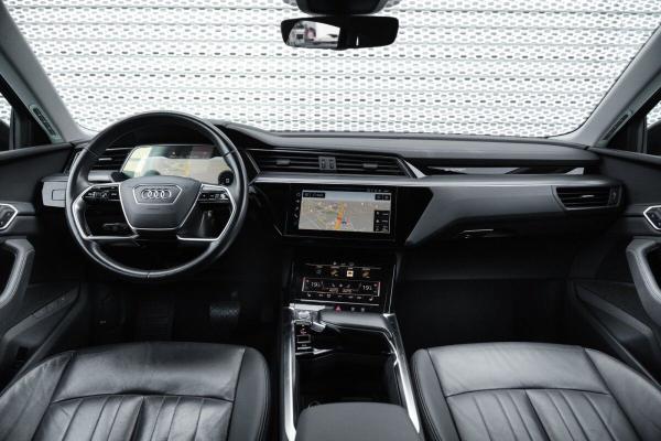 Pelēks Audi E-Tron 2019 Mārupe, ar dzinēja tilpumu 0.00 L un nobraukumu 106 tūkst. km par 24450 €, foto 6 vietnē AUTOMOTO.COM.LV