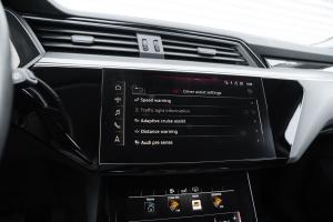 Pelēks Audi E-Tron 2019 Mārupe, ar dzinēja tilpumu 0.00 L un nobraukumu 106 tūkst. km par 24450 €, foto 24 vietnē AUTOMOTO.COM.LV