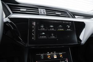 Pelēks Audi E-Tron 2019 Mārupe, ar dzinēja tilpumu 0.00 L un nobraukumu 106 tūkst. km par 24450 €, foto 26 vietnē AUTOMOTO.COM.LV