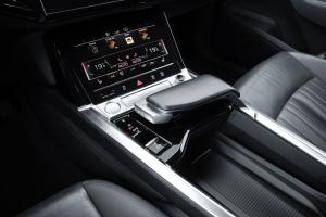 Pelēks Audi E-Tron 2019 Mārupe, ar dzinēja tilpumu 0.00 L un nobraukumu 106 tūkst. km par 24450 €, foto 30 vietnē AUTOMOTO.COM.LV