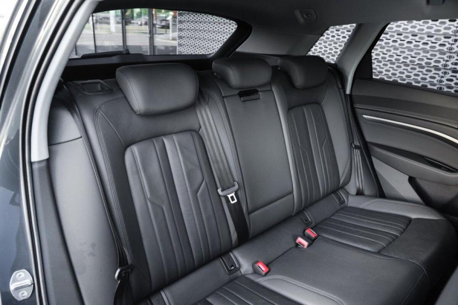 Pelēks Audi E-Tron 2019 Mārupe, ar dzinēja tilpumu 0.00 L un nobraukumu 106 tūkst. km par 24450 €, foto 31 vietnē AUTOMOTO.COM.LV