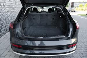 Pelēks Audi E-Tron 2019 Mārupe, ar dzinēja tilpumu 0.00 L un nobraukumu 106 tūkst. km par 24450 €, foto 32 vietnē AUTOMOTO.COM.LV